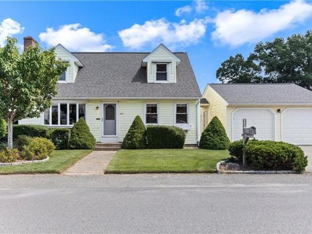 327 England St, Cumberland, RI 02864