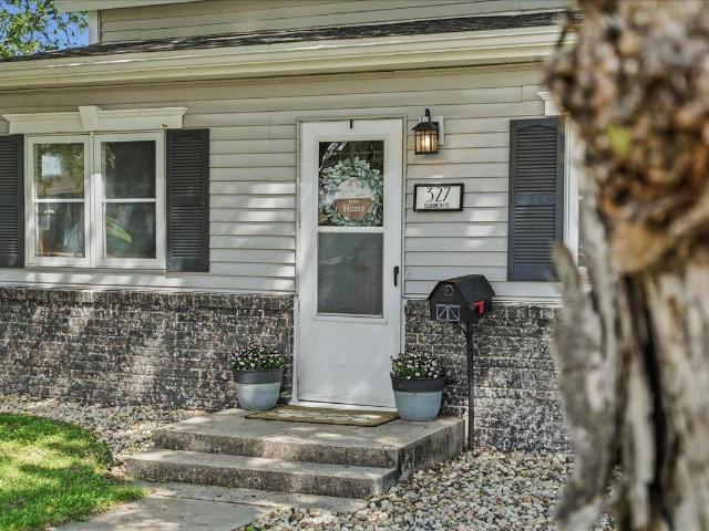327 Elizabeth Street