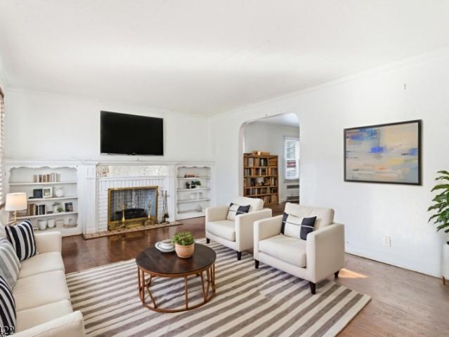 327 Field Pl