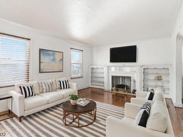 327 Field Pl