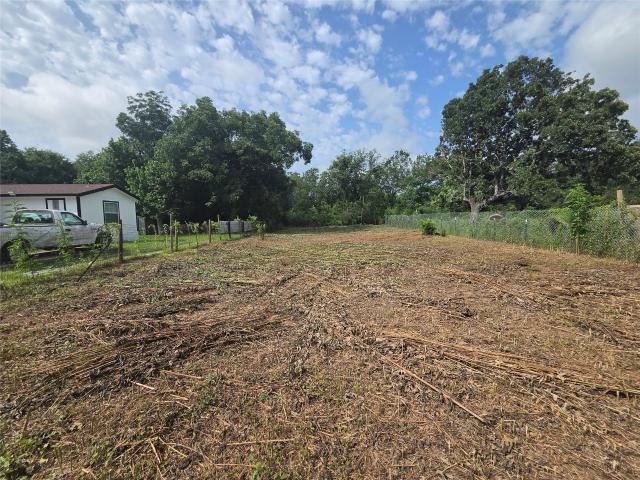 327 Houston St, Elgin, TX 78621 | MLS #1101