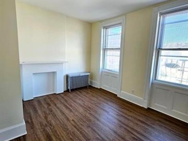 327 Jackson St