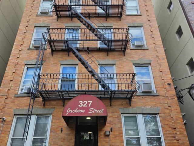 327 Jackson St, Hoboken, US, NJ