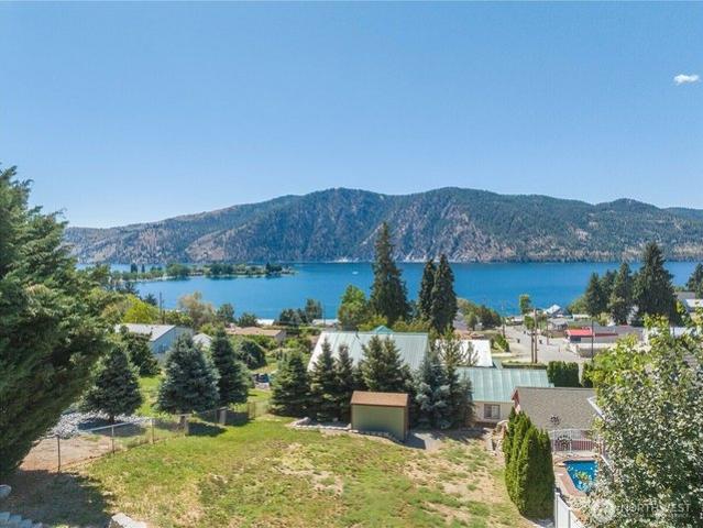 327 Lakeshore Dr, Manson, WA 98831