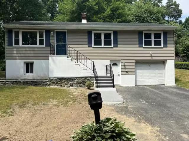 327 LAKESIDE BLVD W, WATERBURY, CT 06708 Single Family Residen.