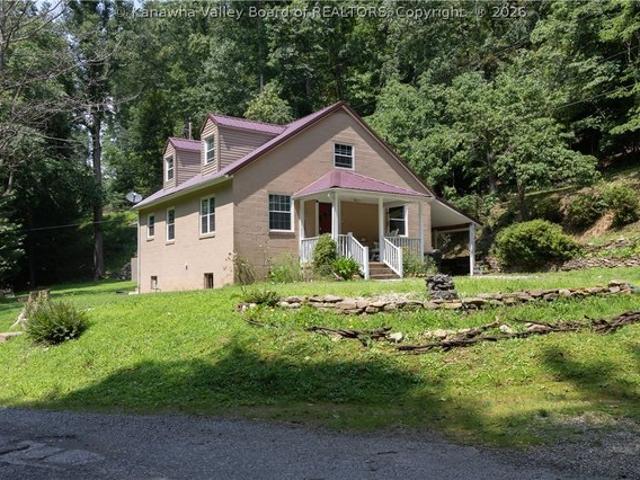 327 Leatherwood Rd, Clendenin, WV 25045