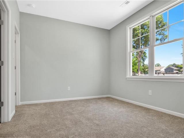 327 Linda LN