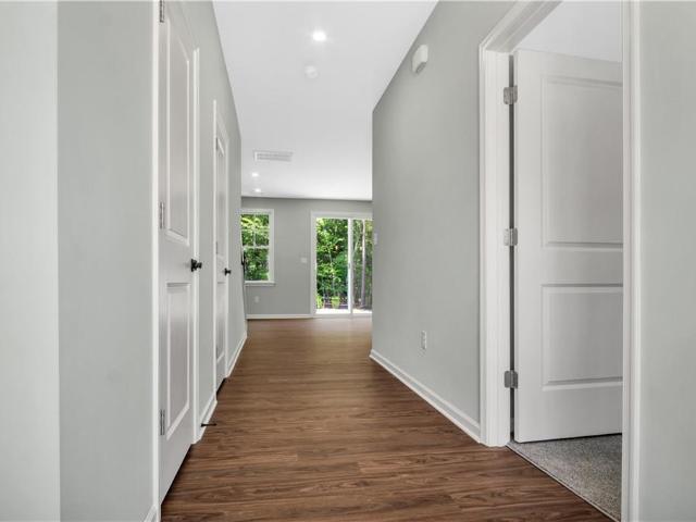 327 Linda LN