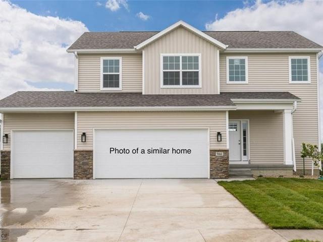 327 Meadows Field Dr NE, Cedar Rapids, IA 52402