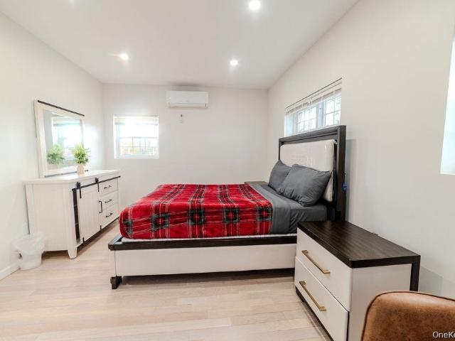 327 Mundy Lane