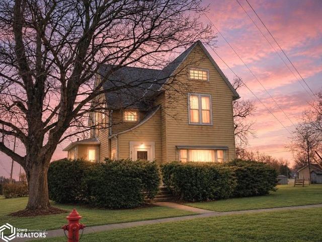 327 N Shuffleton St, Sigourney, IA 52591