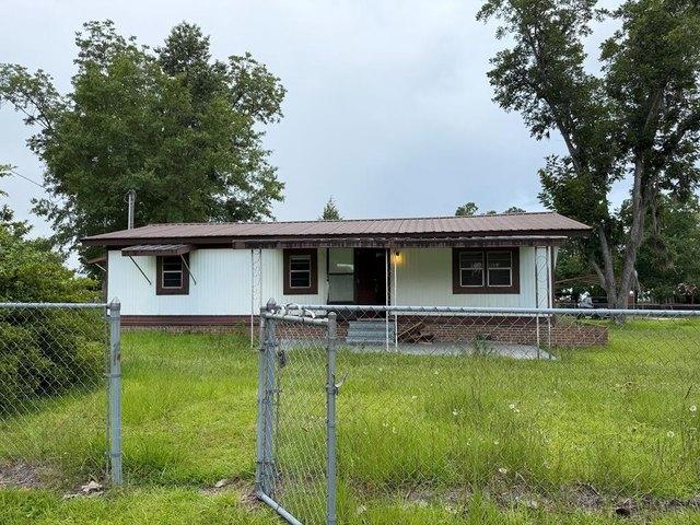 327 North St, Ray City, GA 31645
