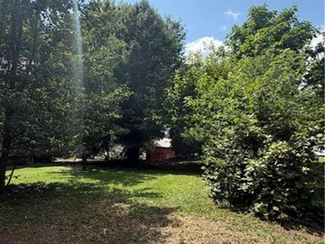 327 S 3rd St, Coshocton, OH 43812