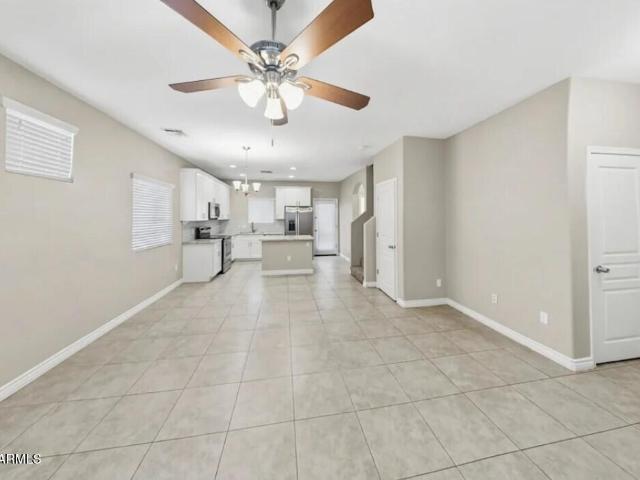 327 S Travis