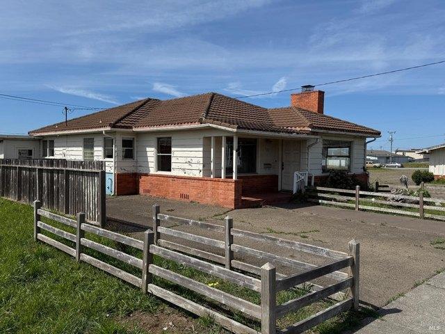 327 S Franklin St, Fort Bragg, CA 95437
