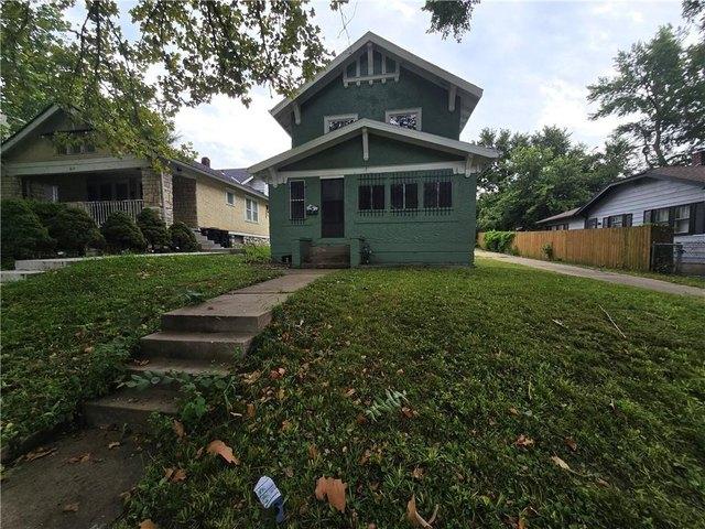 327 S Kensington Ave, Kansas City, MO 64124