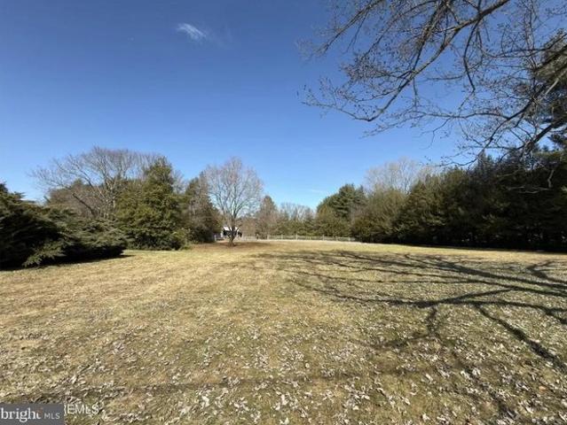 327 Sharon Rd, Robbinsville, NJ 08691