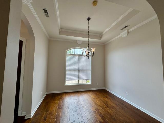 327 Sherborne Ct