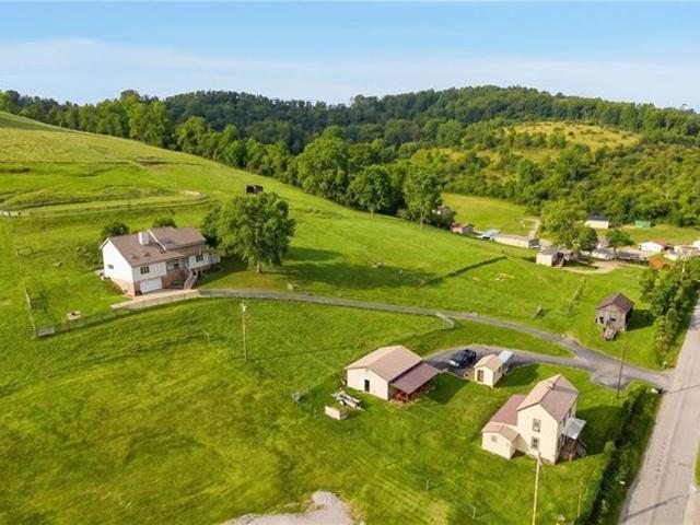 327 Sugar Run Rd, Waynesburg, PA 15370