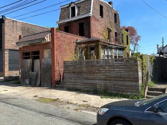 327 Pennell St Alley