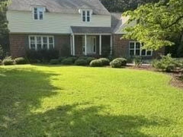 327 Plantation Dr, New Bern, NC 28562