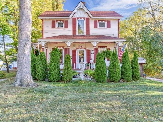 327 Reid Rd, Grand Blanc, MI 48439