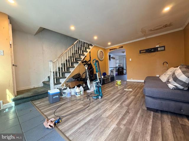 327 W 21St Street