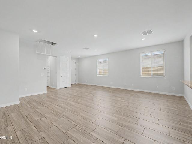 327 W Tamarack Drive