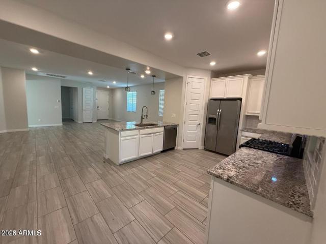 327 W Tamarack Drive