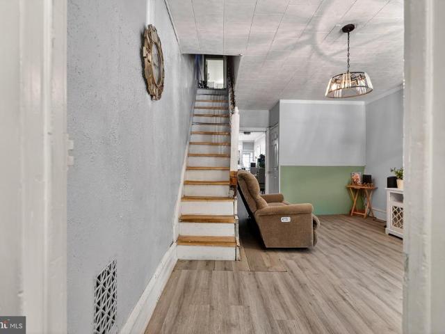 327 W Windsor Street