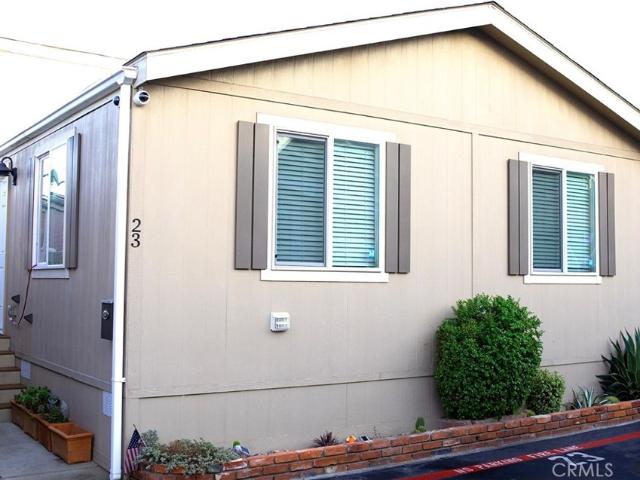 327 W Wilson Street 23