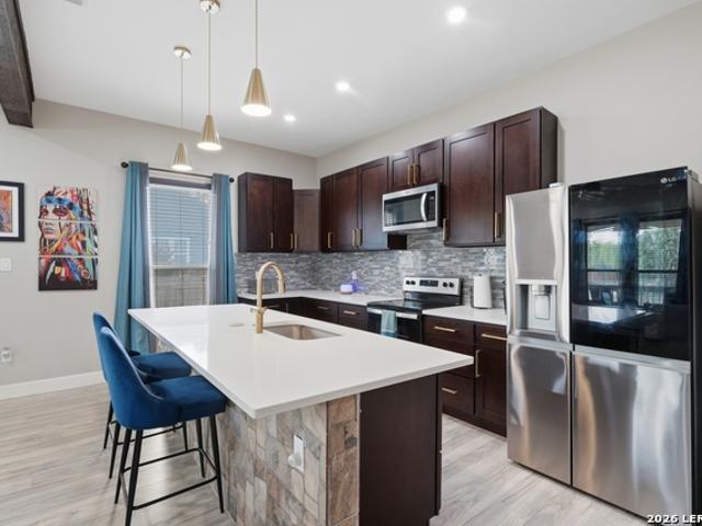 327 W Baylor St