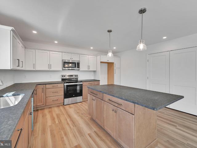 327 W Fritz Ave, Quarryville, PA 17566 | MLS #PALA2053