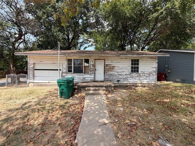 327 W Hester St, Sherman, TX 75090