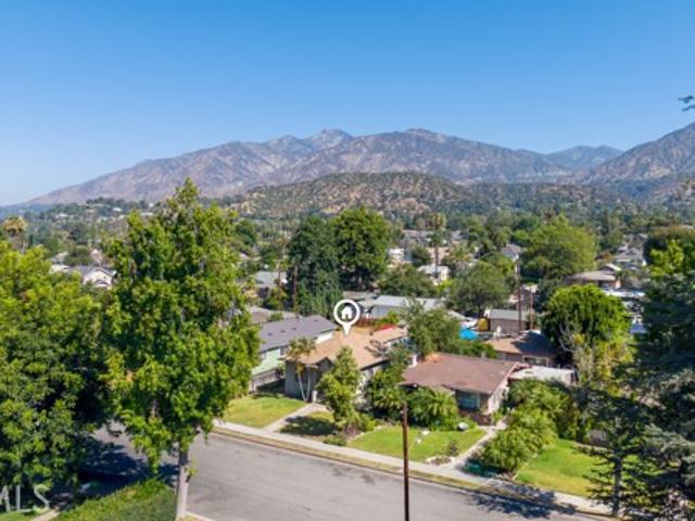 327 W Lemon Avenue