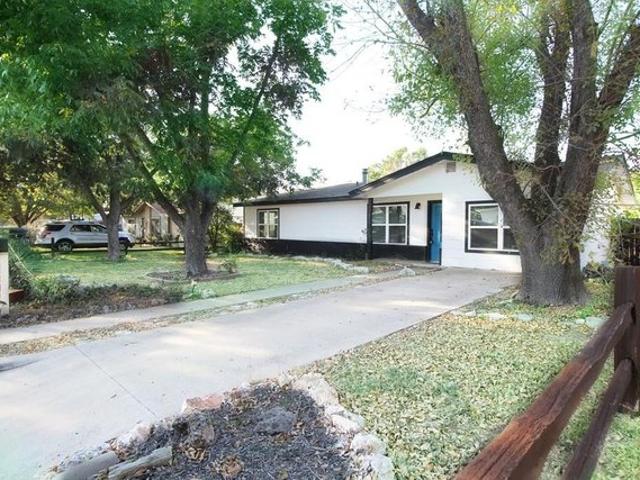 327 W Mulberry St, Fredericksburg, TX 78624