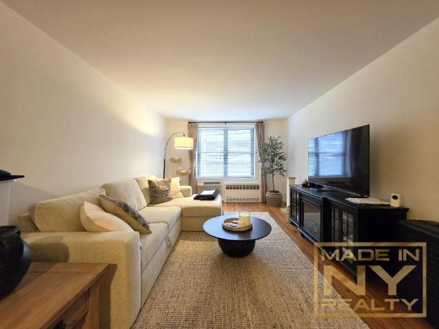 327 West 30th Street, New York, NY
