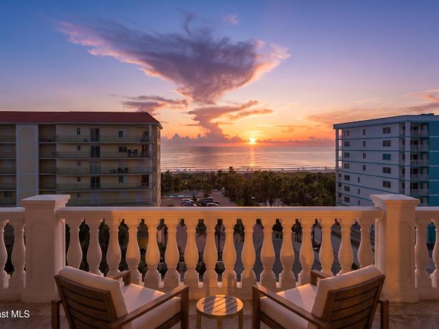 327 Wilson Ave, Unit 302, Cocoa Beach, FL 32931 | MLS #1073