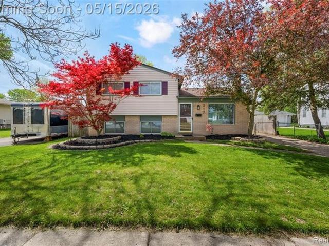 327 Tecumseh St, Clawson, MI 48017