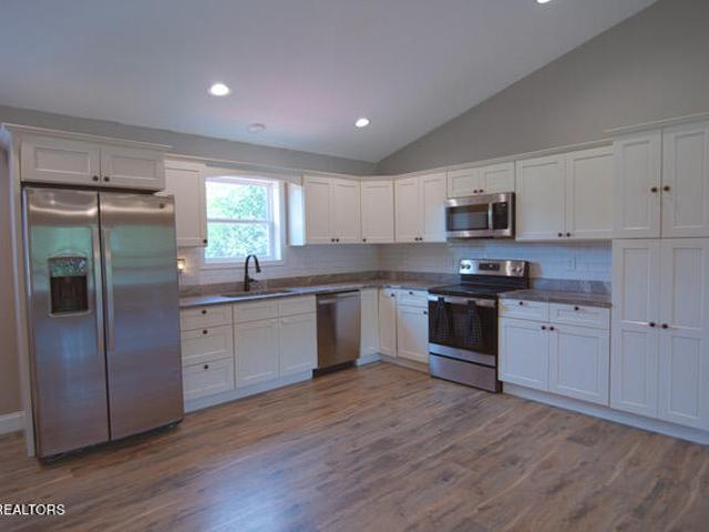 327 Thomas Loop Rd