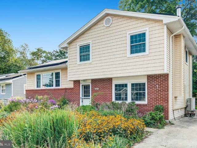 327 Twin Lakes Boulevard
