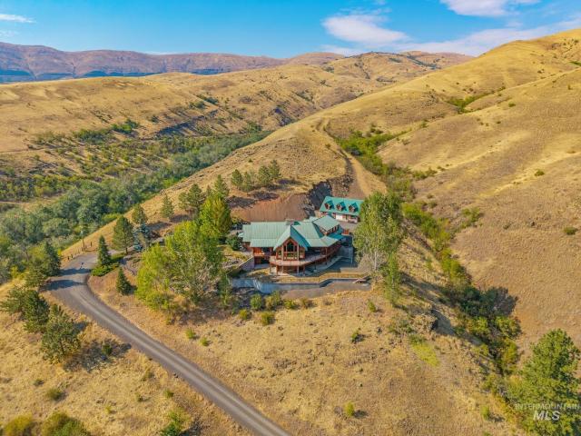 327 Two Bears Rd