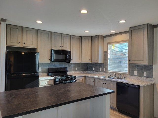 327 Utah Unit 327, Belleville, MI 48111