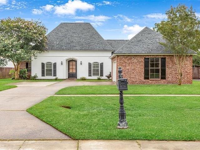 32840 Foxrun Dr, Walker, LA 70785