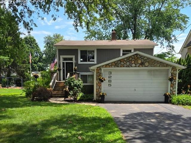 3285 Mapledale St, Commerce Township, MI 48382