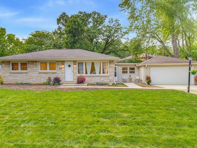 3285 N Knoll Blvd, Wauwatosa, WI 53222