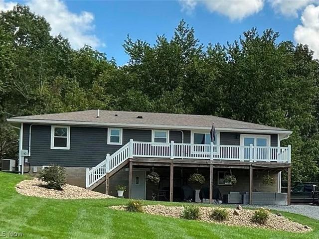 3285 Arrowhead Dr, Nashport, OH 43830