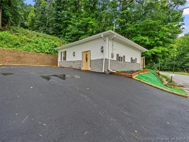 3285 Budd Road