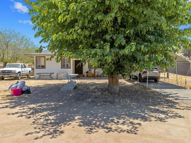 32865 Pleasant Oak Dr, Springville, CA 93265