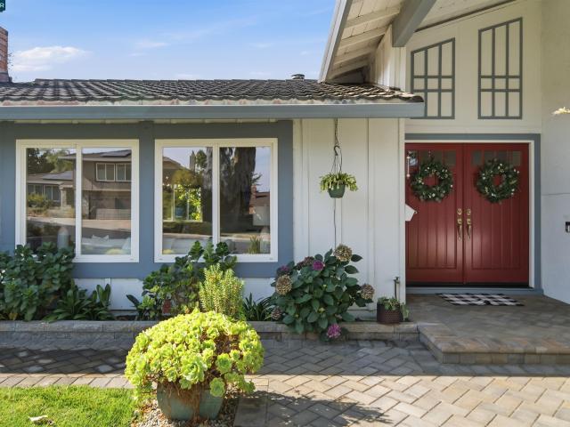 3286 Burgundy Dr